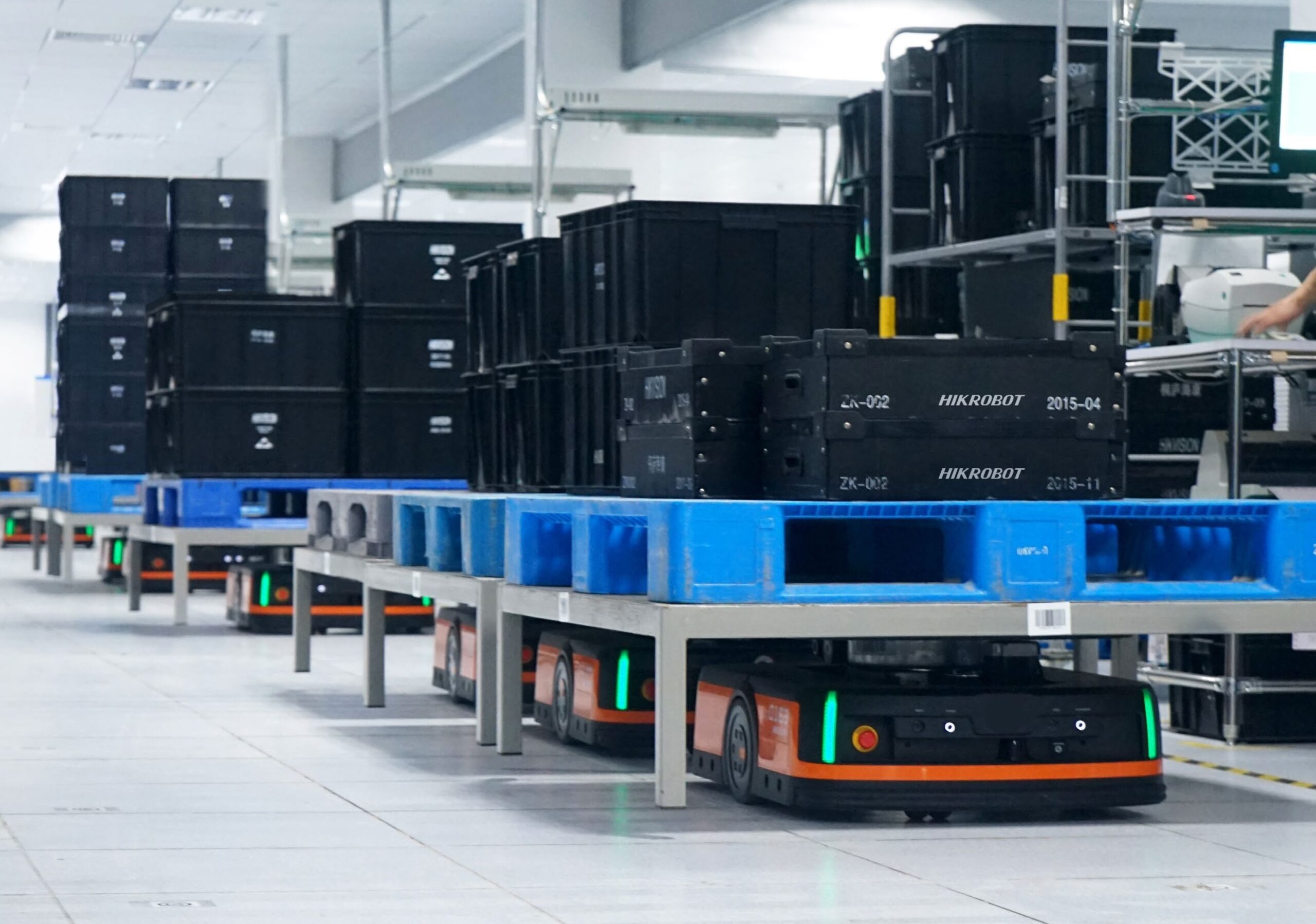 Mobile Robot Picking Systems | North Robotics